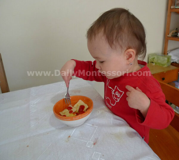How To Teach Young Children To Eat Independently - Daily Montessori